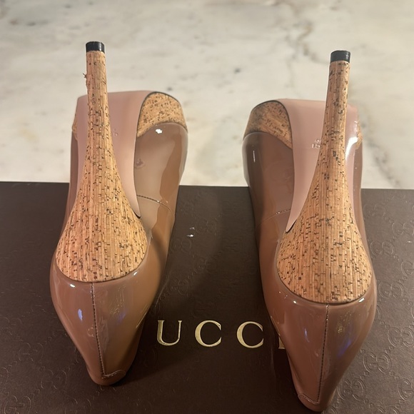 Gucci | Shoes | Gucci Womens Shoes Tan And Cork Pumpsvernice Crystal ...